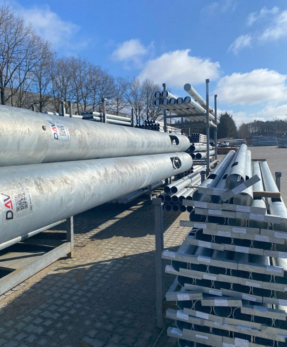 Lacquered light poles - DAV Nordic A/S