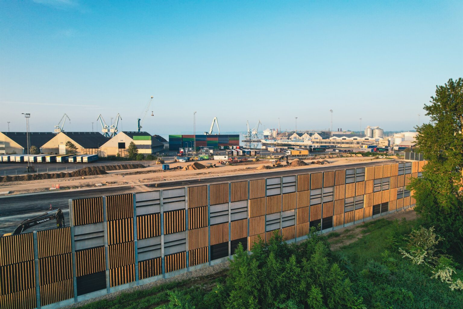 Unique noise barrier at Fredericia Port - DAV Nordic A/S