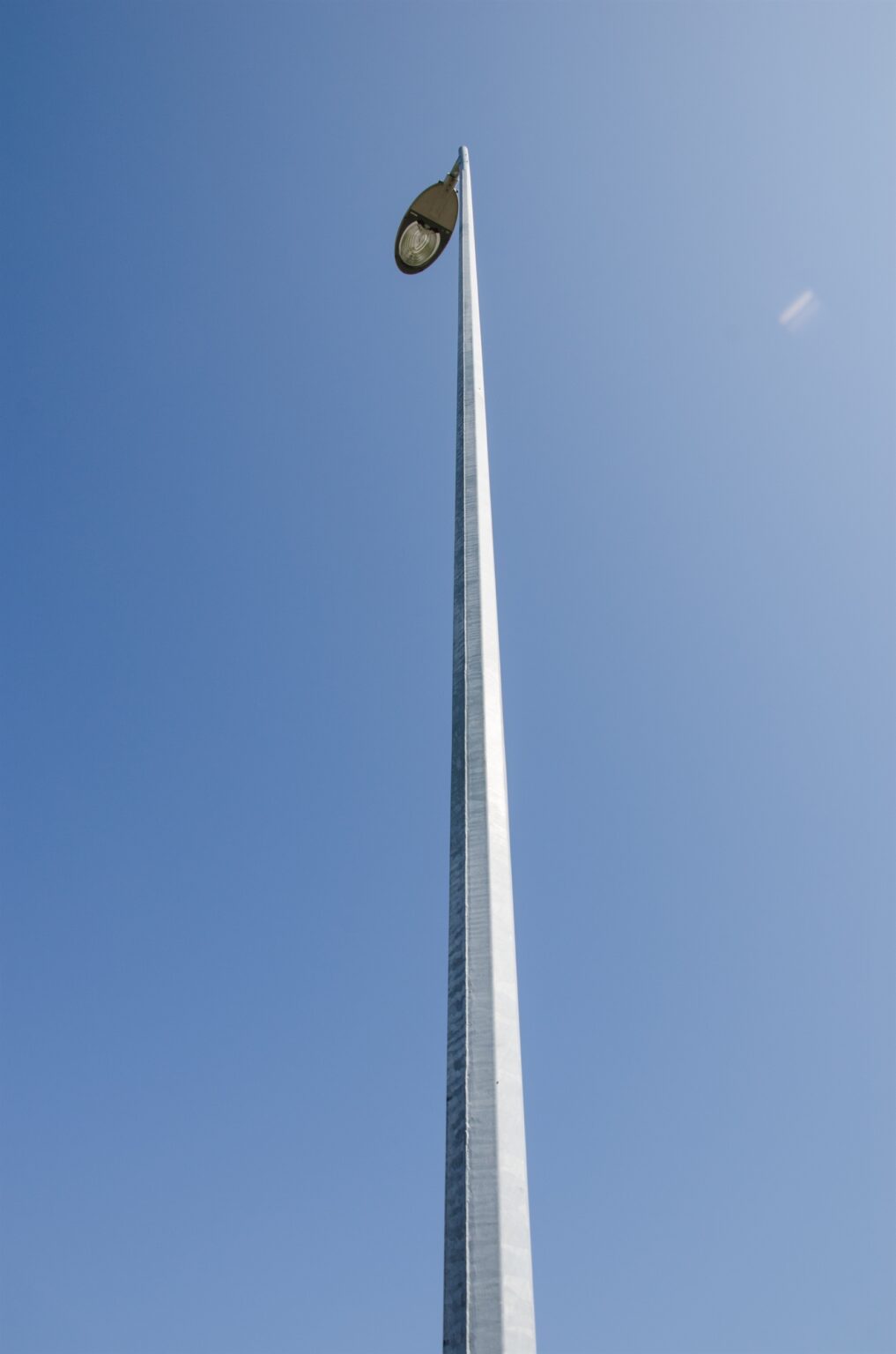 Passive safety octagonal conical steel poles - DAV Nordic A/S
