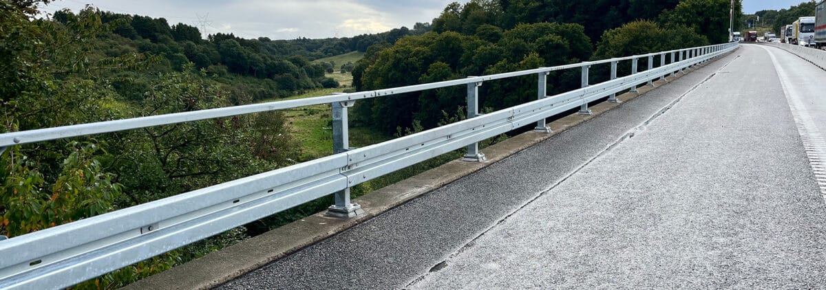 Bridge guardrail on the Hylkedal Bridge - DAV Nordic A/S